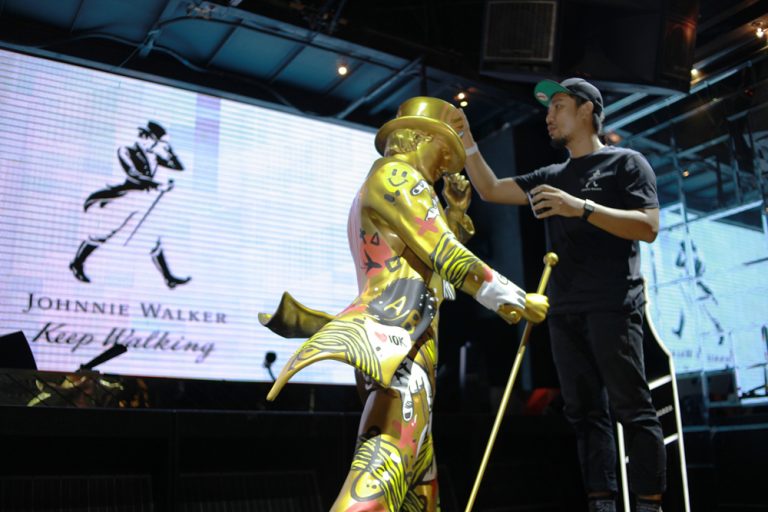 The Striding Man: Ikon Personal Progress untuk Konsumen Indonesia ...