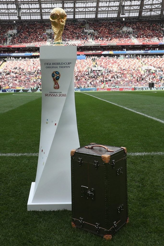 Siapakah Yang Akan Membawa Pulang Louis Vuitton World Cup Trunk Hari ...