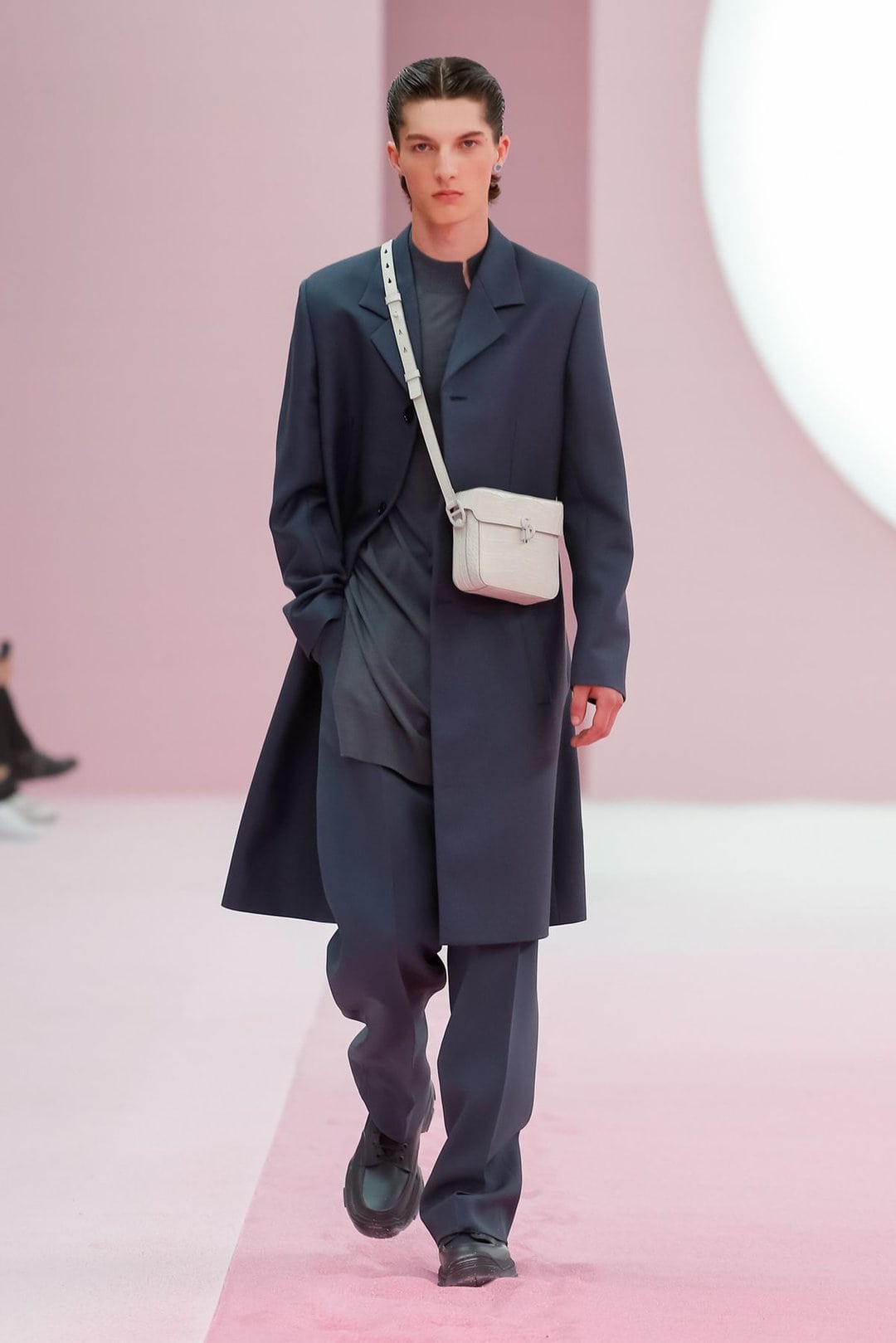 MjcuanBn - Luxina.ID