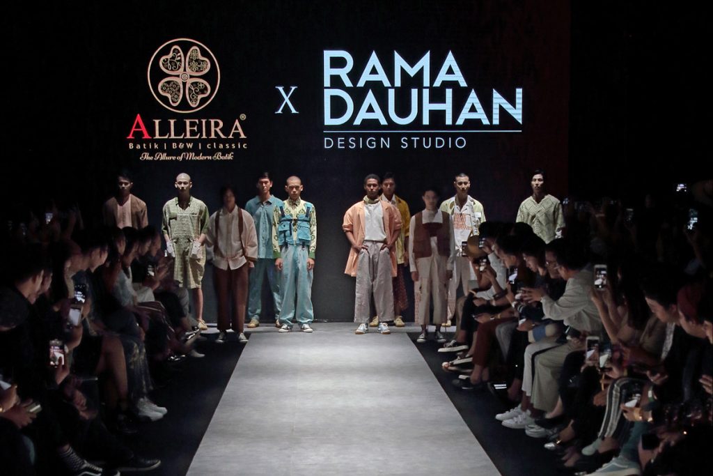 Aleira Batik X Rama Dauhan di Hari Pertama PIMFW 2019 - Luxina.ID