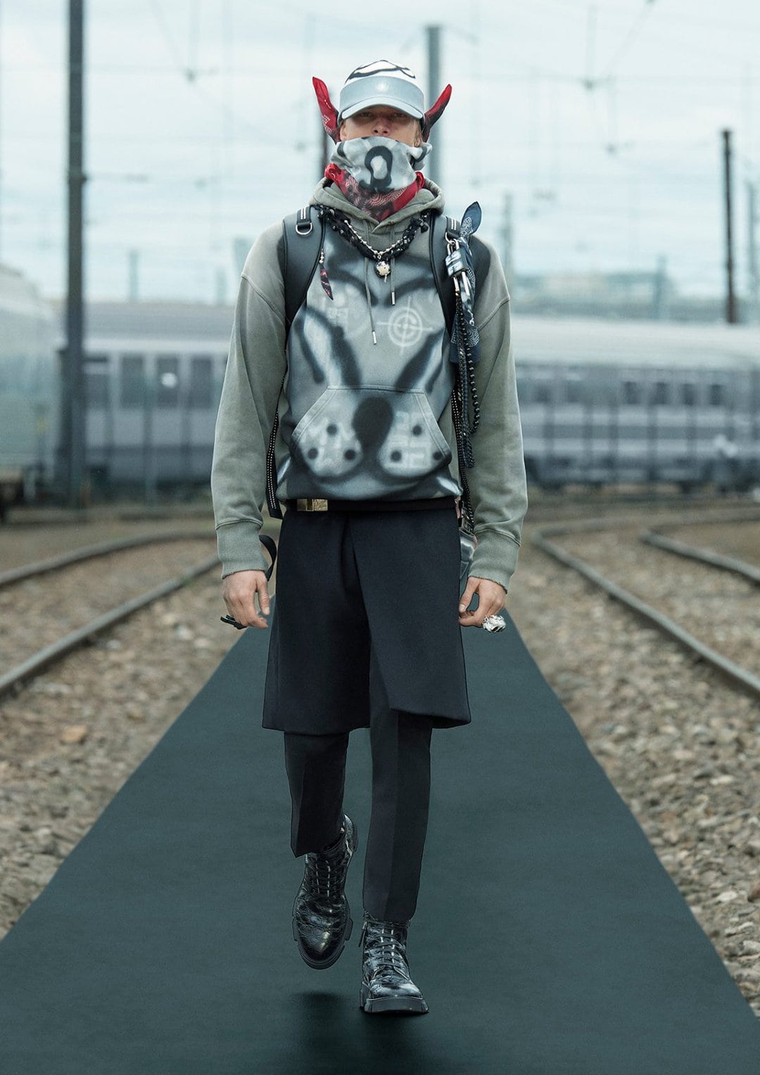 Perkawinan Streetwear Amerika Dan Parisian, Givenchy Men's Spring 2022 ...