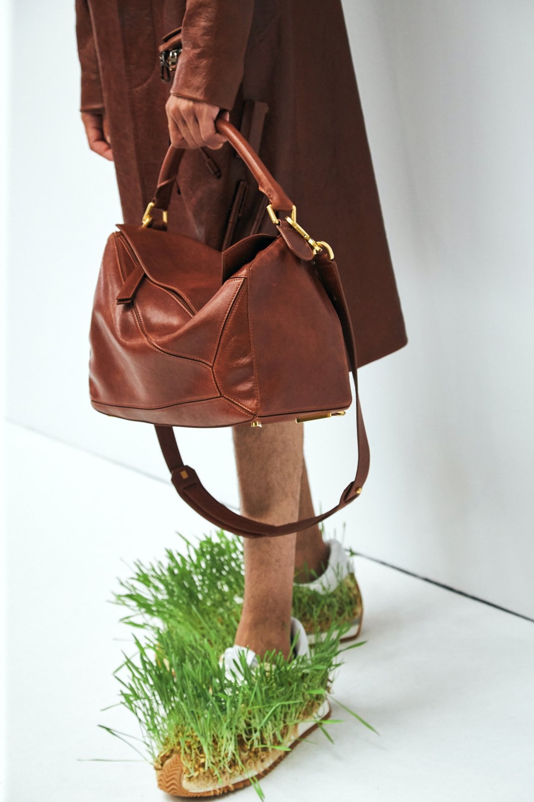 Tanaman Yang Tumbuh Di Pakaian Dan Sepatu, Loewe Men's Spring/ Summer ...