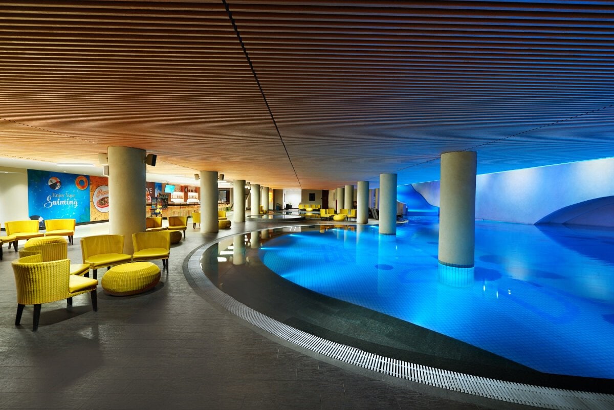 Golden Tulip Holland Resort Batu_Swimming pool - Luxina.ID