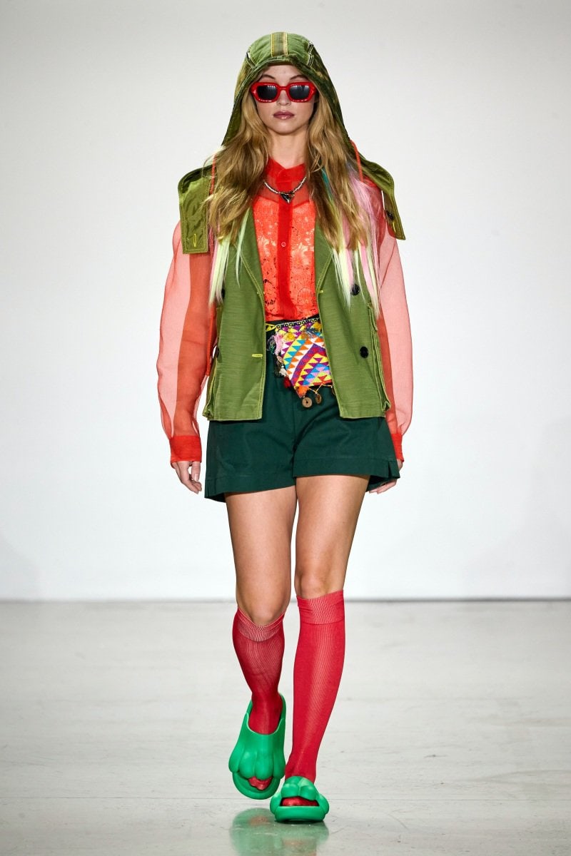 Rancangan Cerdik IKAT Yang Meng-Gen Z – SPOUS Priyo Oktaviano New York Fashion Week Spring ...