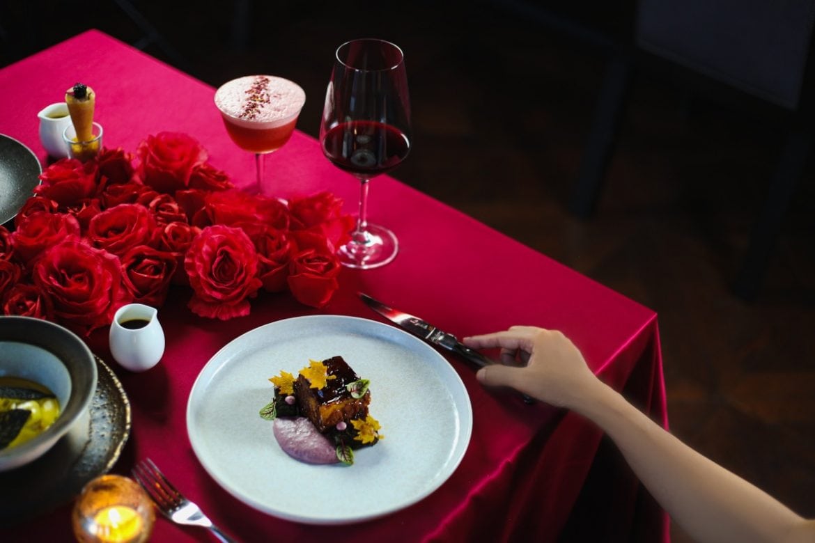 Makan Malam Berdua Di Bawah Langit Yang Romantis - Fairmont Jakarta ...