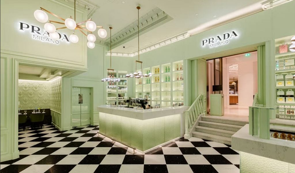 Beranjangsana High Fashion Tea Di Prada Caffè Harrods London - Luxina.ID