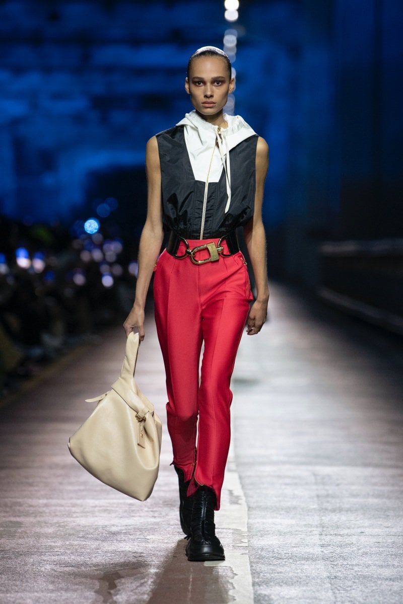 Spektrum Gaya Kpop Hingga Modest Look Yang Sopan - Louis Vuitton Pre-Fall 2023 Seoul - Luxina.ID