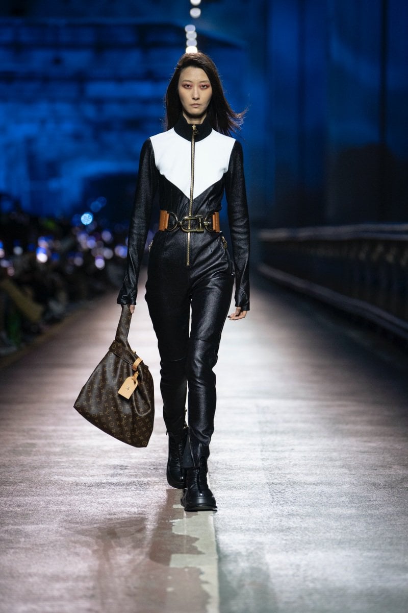 Spektrum Gaya Kpop Hingga Modest Look Yang Sopan - Louis Vuitton Pre-Fall 2023 Seoul - Luxina.ID