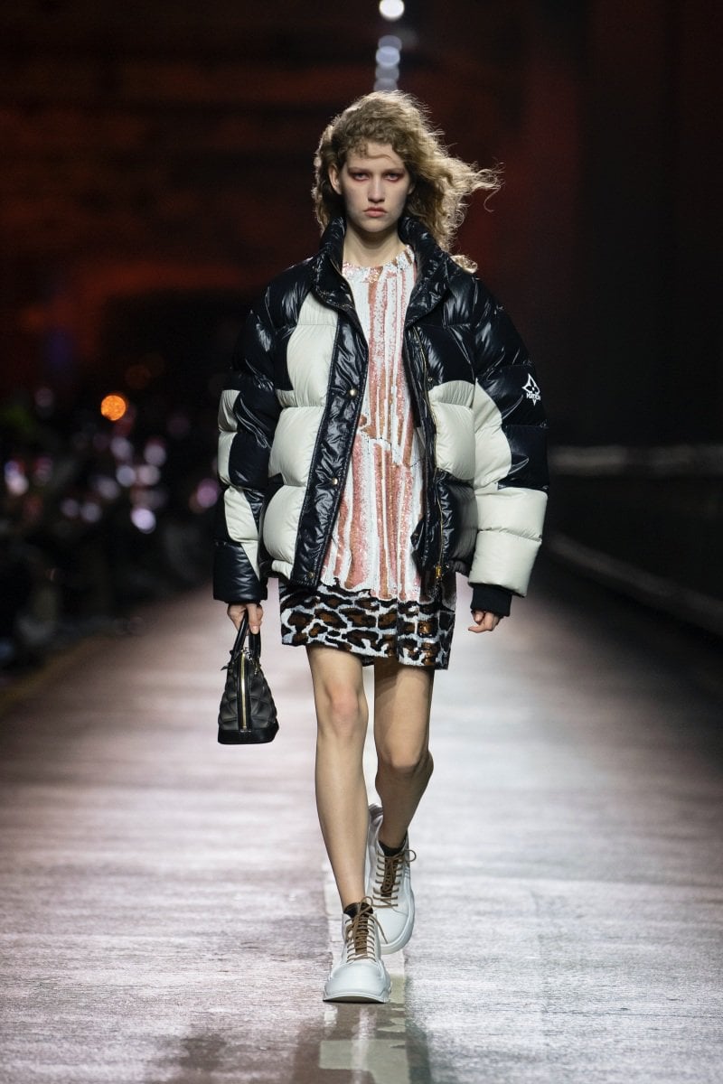 Spektrum Gaya Kpop Hingga Modest Look Yang Sopan - Louis Vuitton Pre-Fall 2023 Seoul - Luxina.ID