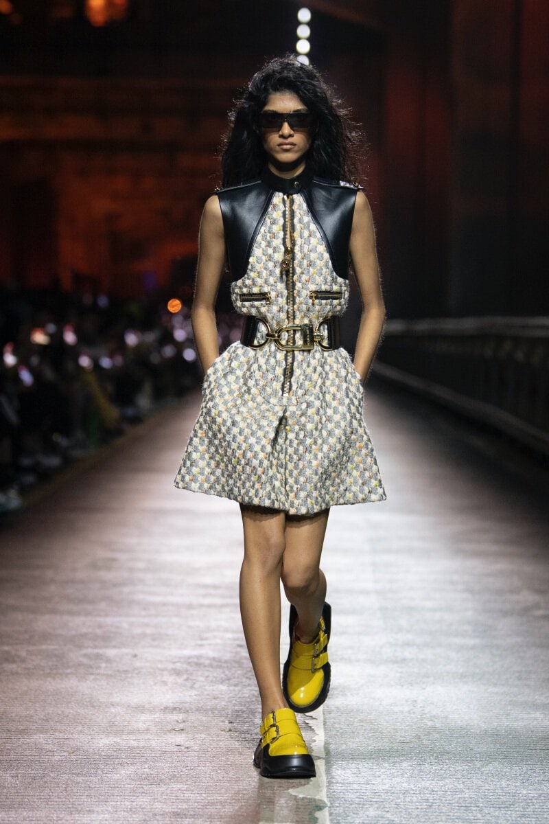 Spektrum Gaya Kpop Hingga Modest Look Yang Sopan - Louis Vuitton Pre-Fall 2023 Seoul - Luxina.ID
