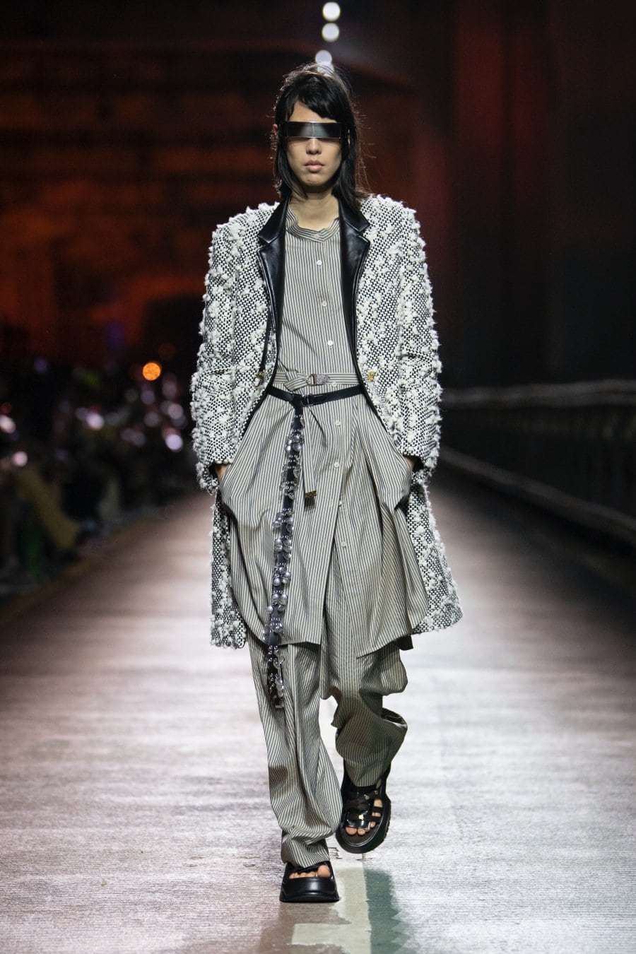 Spektrum Gaya Kpop Hingga Modest Look Yang Sopan - Louis Vuitton Pre-Fall 2023 Seoul - Luxina.ID