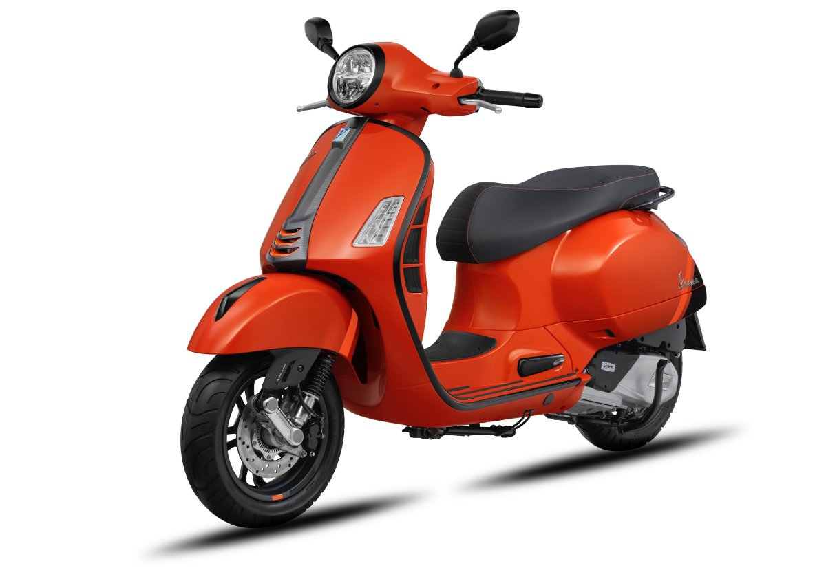 2. Vespa GTS Super Sport - Orange Tramonto - Luxina.ID