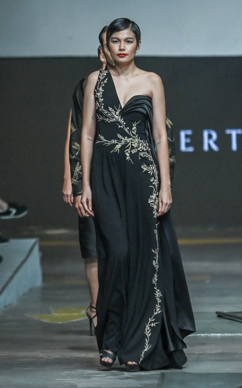 Fashion Designer Yang Hilang Telah Kembali - Albert Yanuar Dengan ...