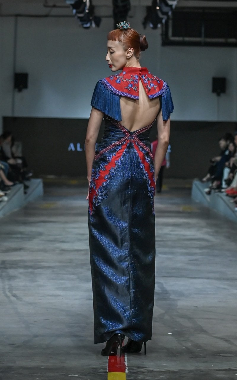 Fashion Designer Yang Hilang Telah Kembali - Albert Yanuar Dengan ...