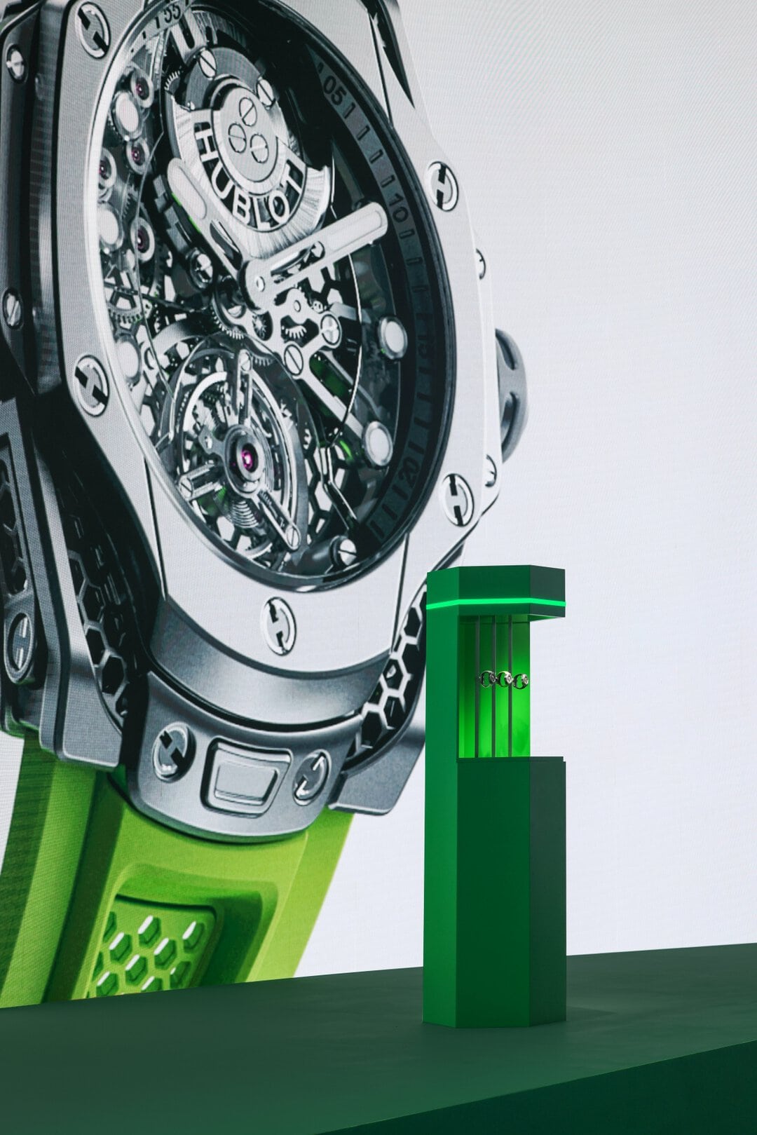 BIG-BANG-TOURBILLON-SR_A-INSTALLATION-AND-LAUNCH2 - Luxina.ID