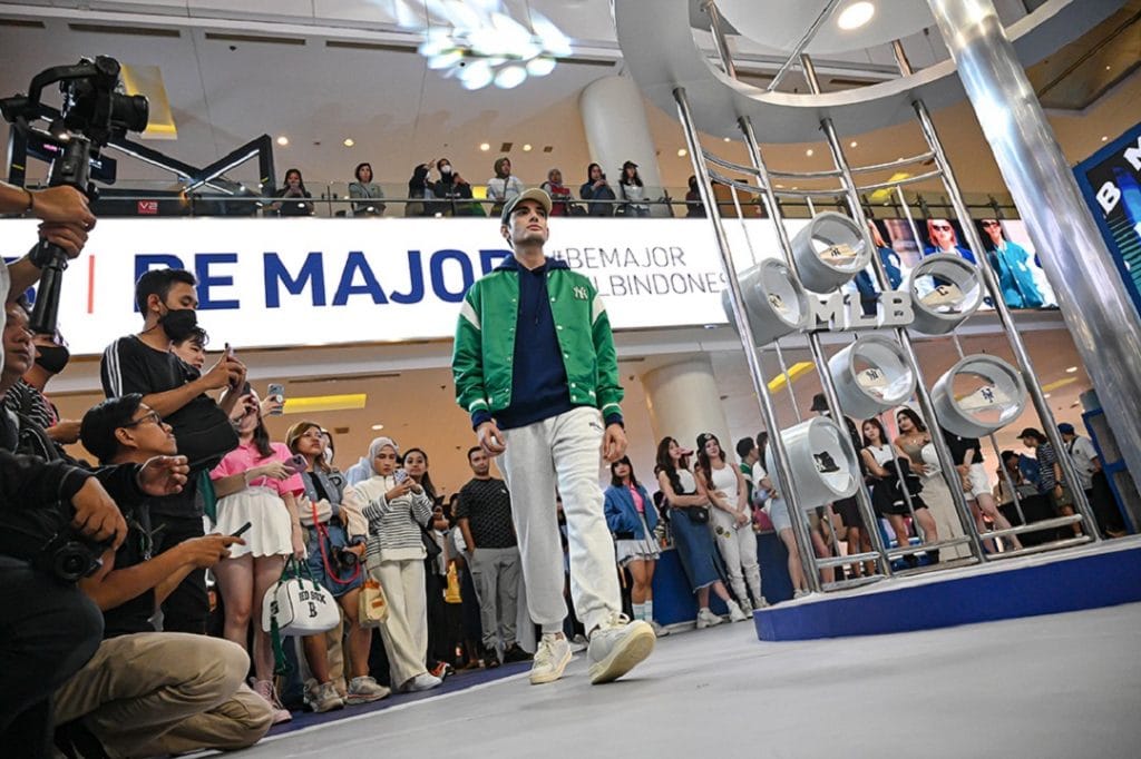 Grand Opening Gerai Flagship Terbaru MLB di Mall Grand Indonesia ...