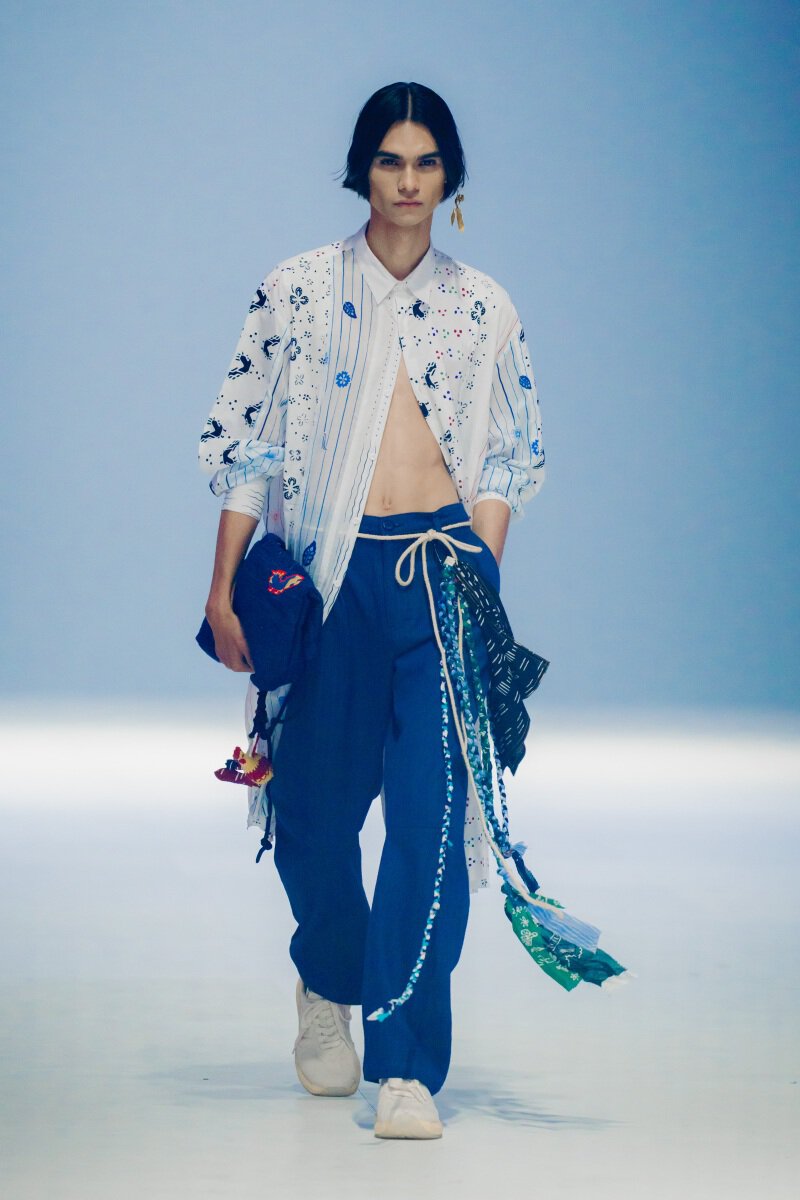 Koleksi Tarum dari Sejauh Mata Memandang di Jakarta Fashion Week 2024 ...