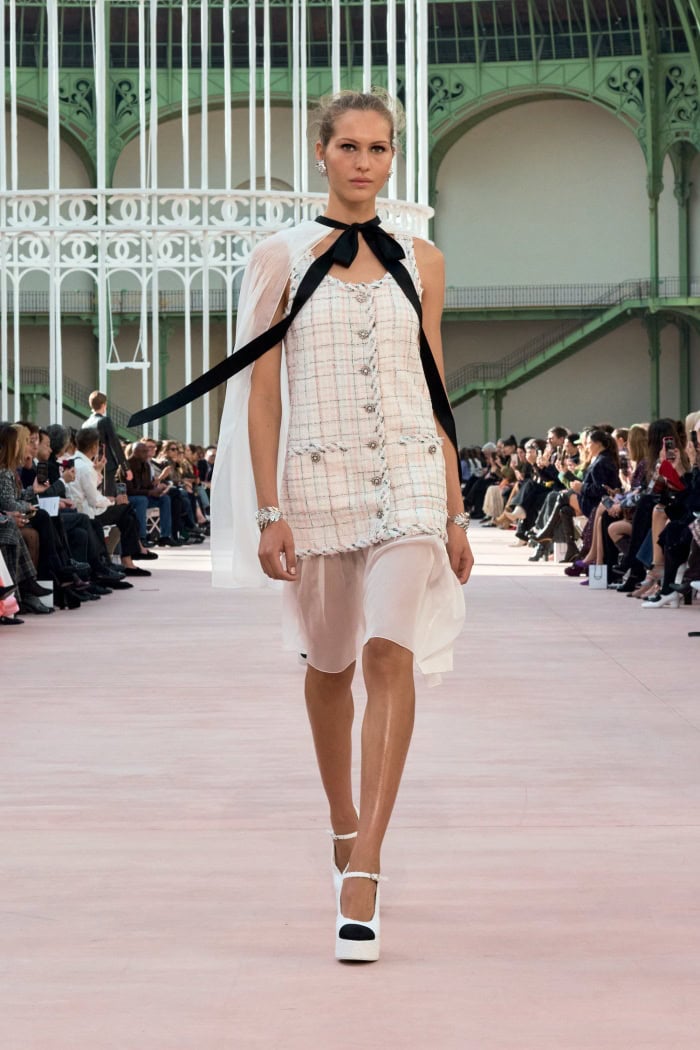 Breaking News: Tetap Chanel Tanpa Logo Dan Simbol-Simbol Chanel ...