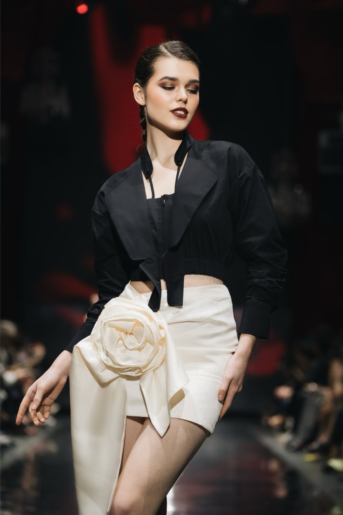 Runway Model 3(1) - Luxina.ID