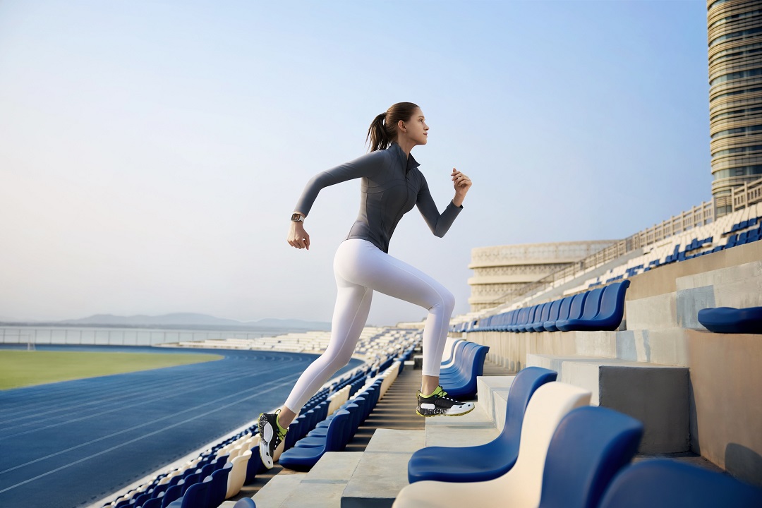 1. HUAWEI WATCH FIT 4 Series - Luxina.ID