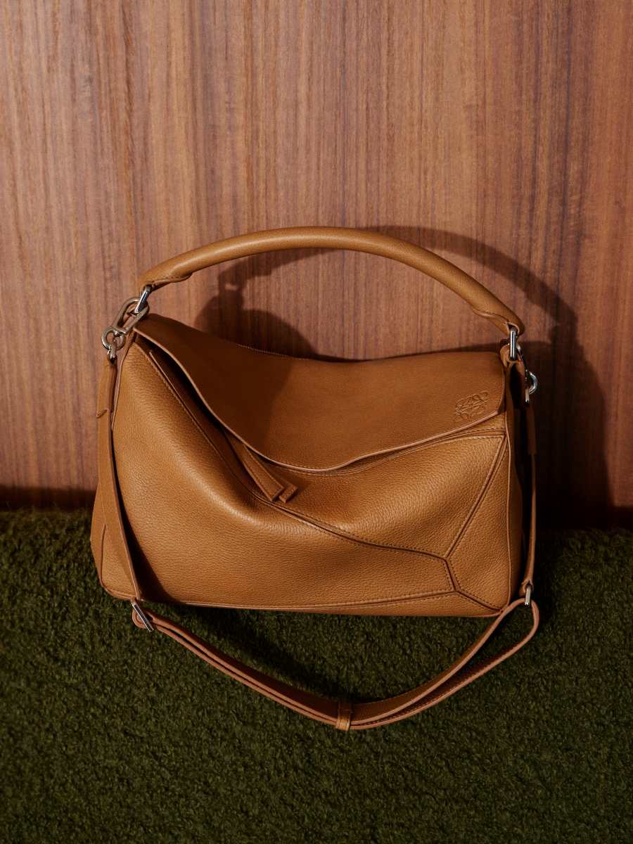 batch_LOEWE_FW25_PRECO_MAIN_CAMPAIGN_RGB_CROPPED_4X5_23 - Luxina.ID