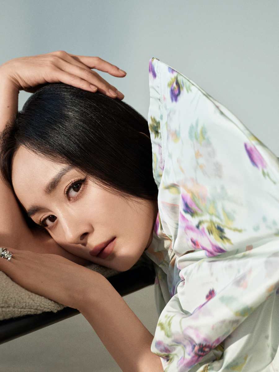 batch_LOEWE_FW25_PRECO_MAIN_CAMPAIGN_RGB_CROPPED_4X5_46 - Luxina.ID