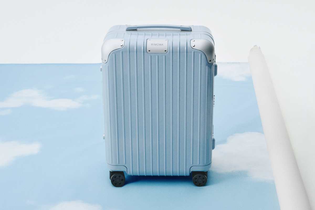 Warna Baru RIMOWA Hybrid Lewat Sky Blue yang Mendinginkan - Luxina.ID